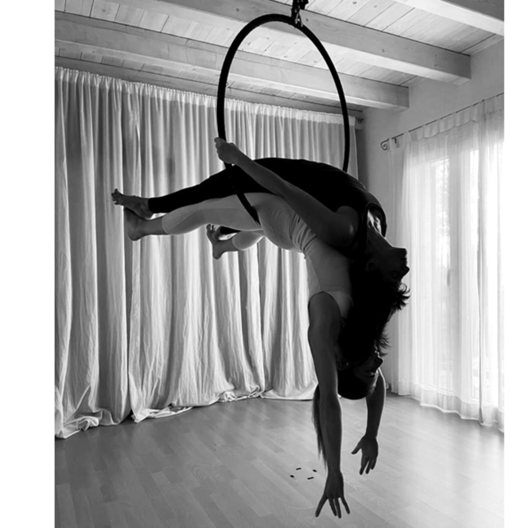Workshop: Combo acrobatique de cerceau aérien en duo - PoleMovement ...